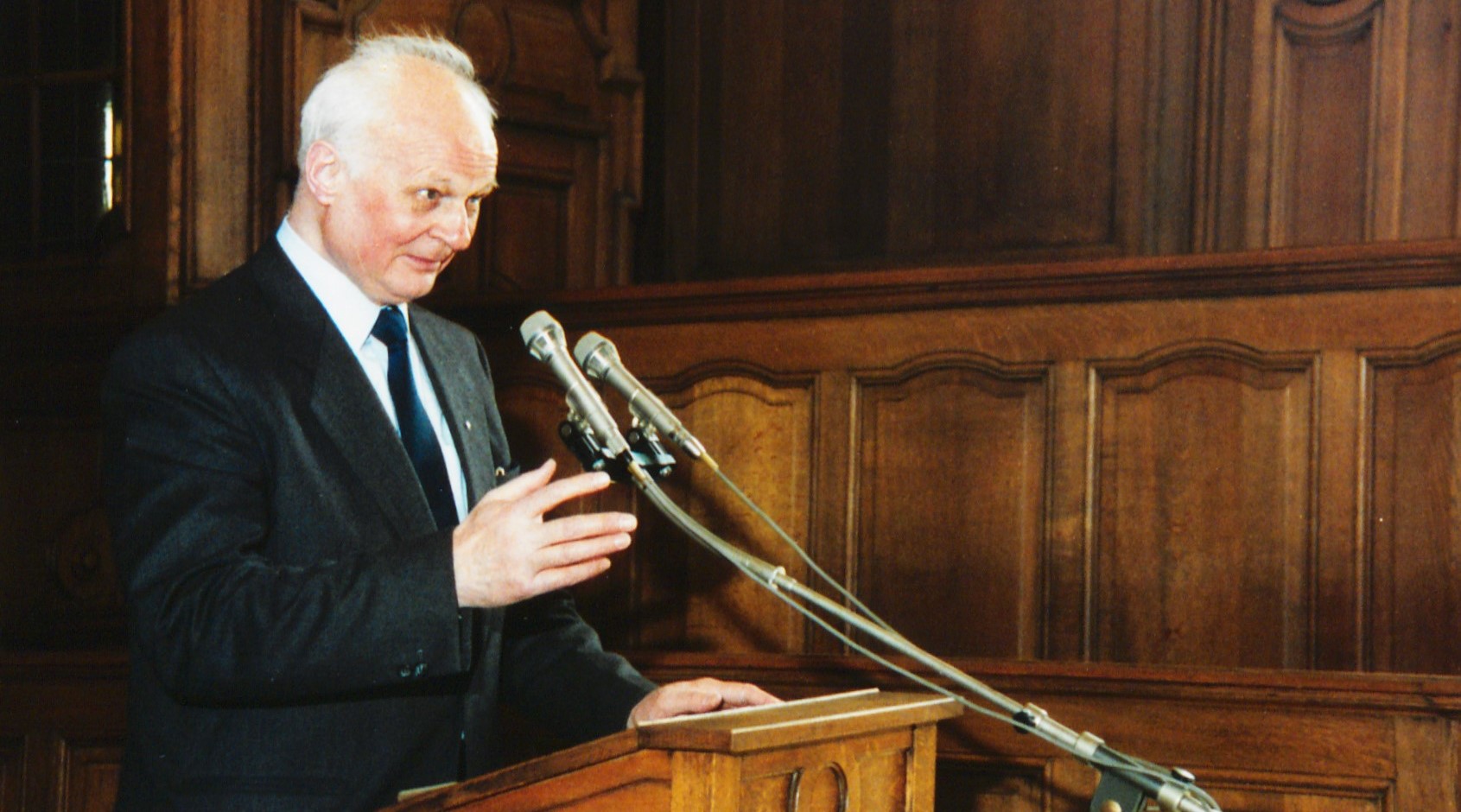 Laat ons radicaal terugkeren naar de "bijbelse eenvoud" - Jezuieten