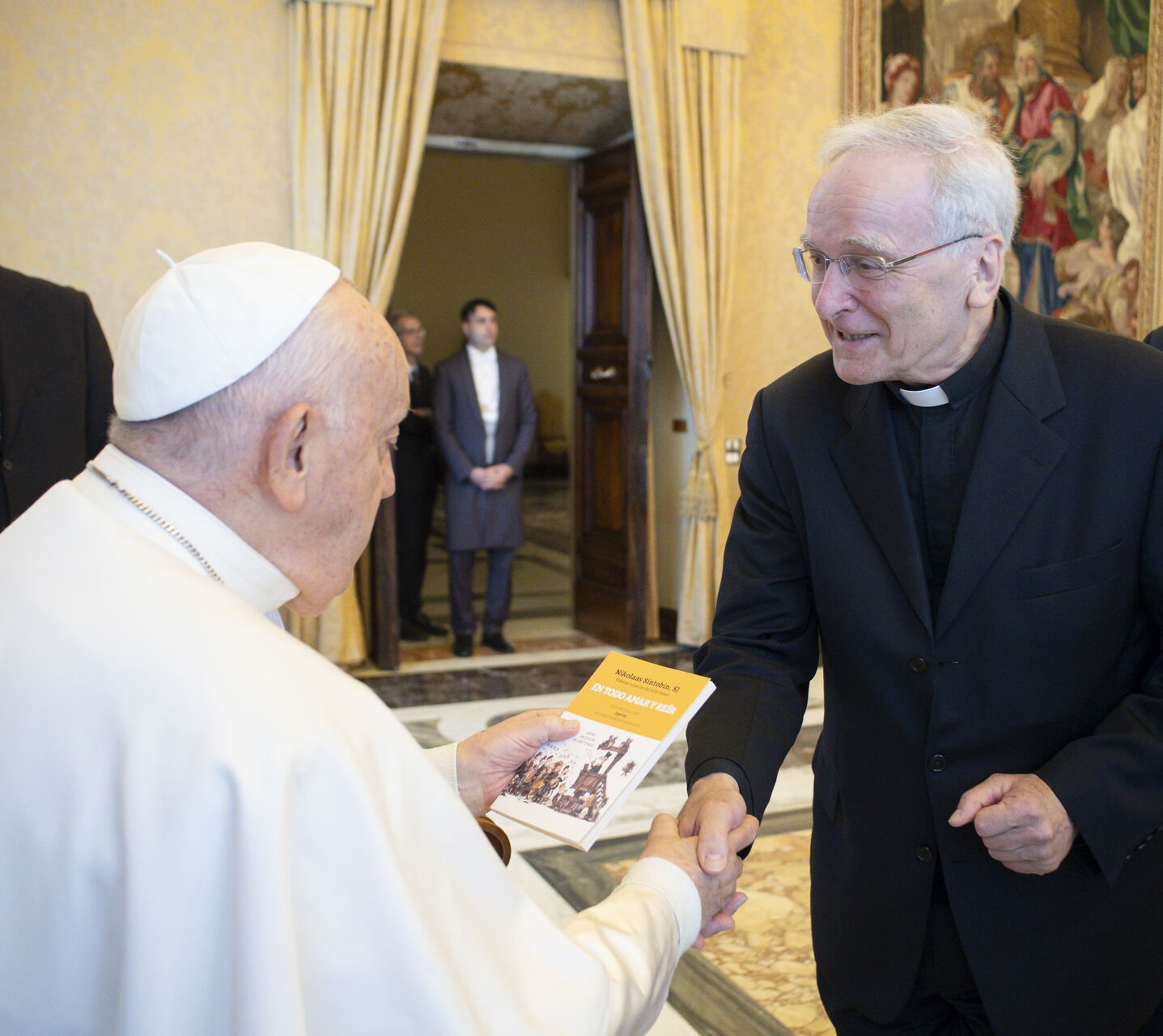 Jan Stuyt sj serveerde de paus een paar goede moppen - Jezuieten
