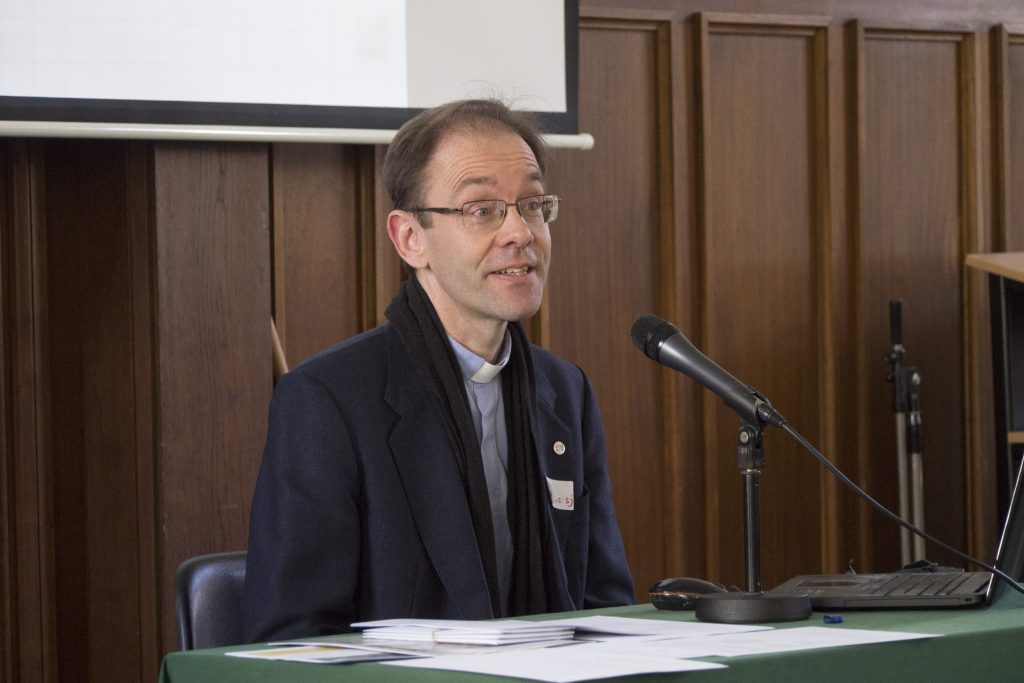 Ward Biemans sj: "We hoeven niet de weg van de grijze middelmaat te gaan"